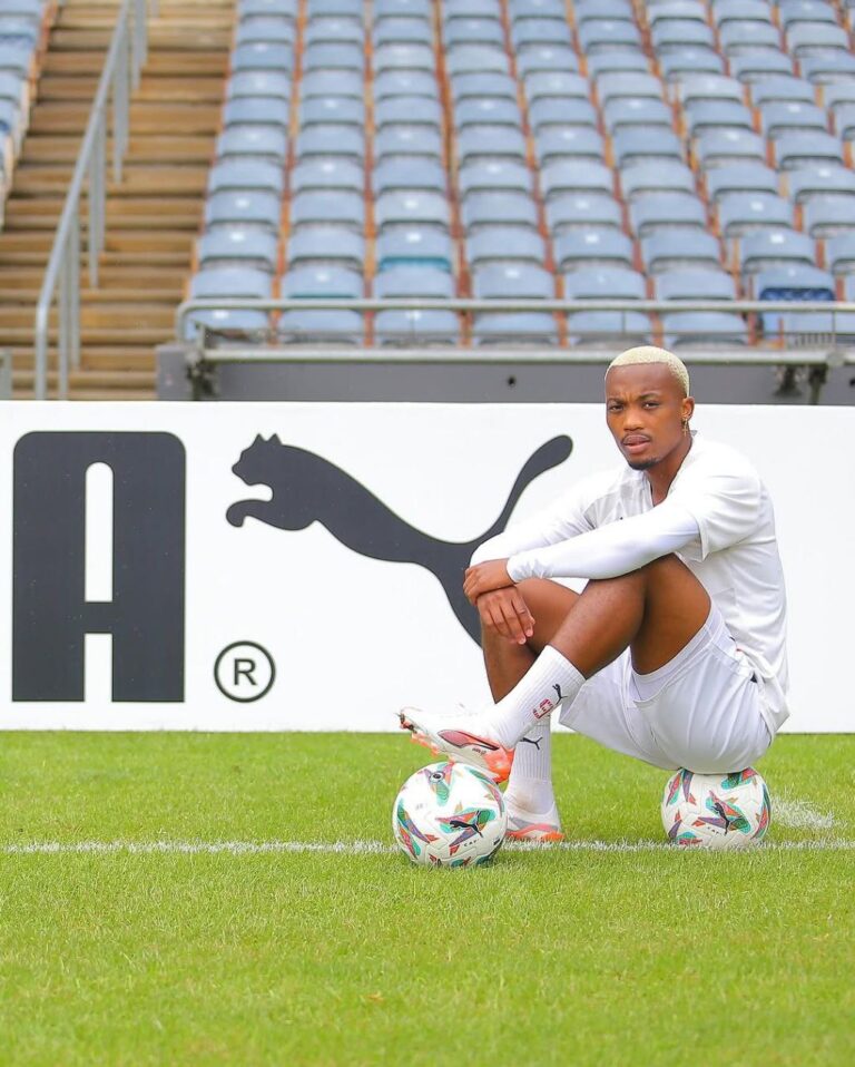 Chiefs announce the signing of Khanyisa Mayo - The Athlete